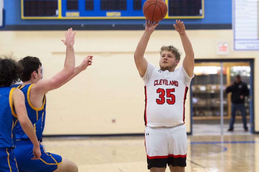 Clippers hold impromptu senior night on LSH court | Cleveland Public School