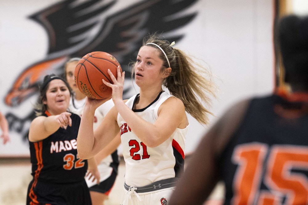 Madelia an easy win for Clipper varsity girls | Cleveland Public School